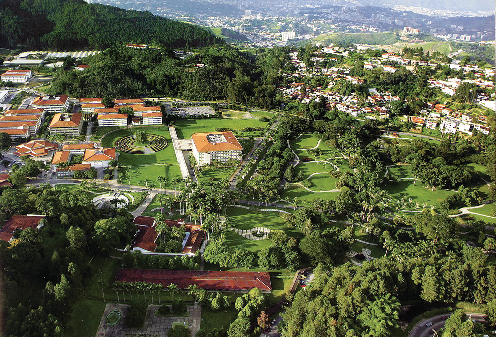 » Universidad Simón Bolívar Gardens
